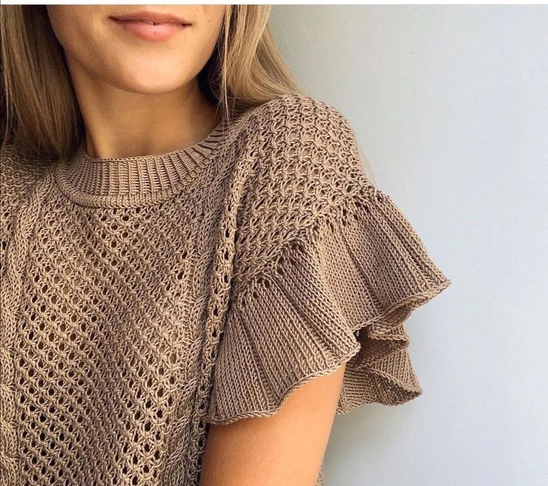 Топ-идеи: стильные летние топы спицами и крючком