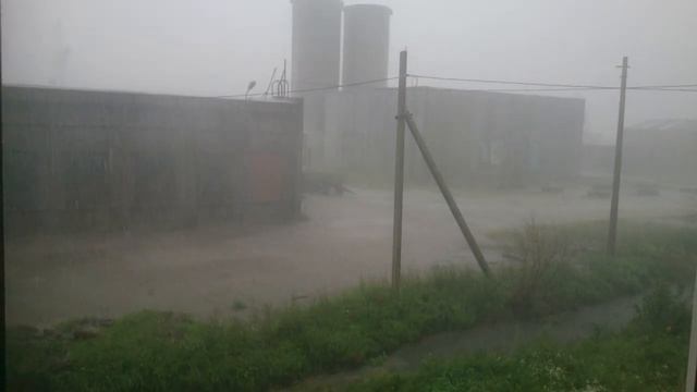 Питерская погода... Гроза. Сильный дождь (ливень), ветер... Шторм...