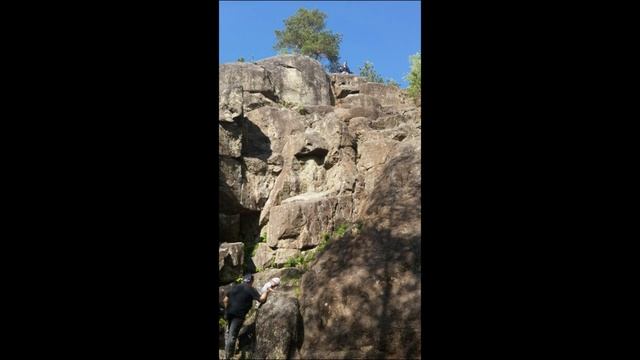 Герман на приозерских скалах.mp4