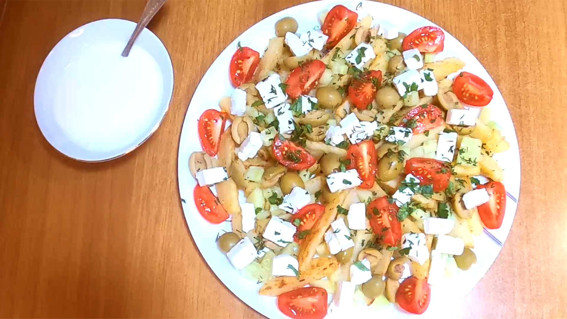 Салат из ЗАПЕЧЕННОЙ КАРТОШКИ с овощами и брынзой. Супер соус