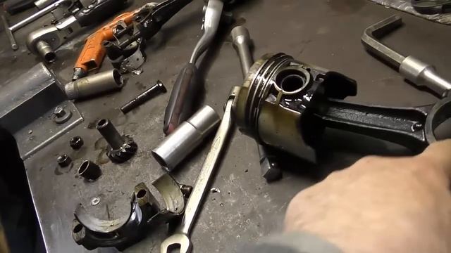 Часть 1.Ремонт старой Нивы ВАЗ 2121. Слабое давление и большой расход масла.