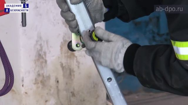 Занятие №106. Безопасная работа в коллекторах. Сборка трипода.