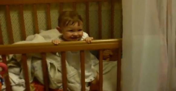 НГ Лаура и Виола в школе.mp4