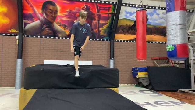 Как опасно спать на матах