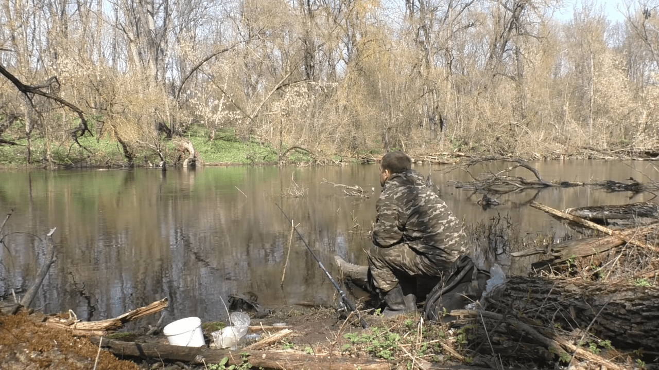 РЫБАЛКА НА ПОПЛАВОК В АПРЕЛЕ НА РЕКЕ. ВЕСЕННЯЯ РЫБАЛКА НА ПОПЛАВОК. Ловля плотвы, густеры в апреле.