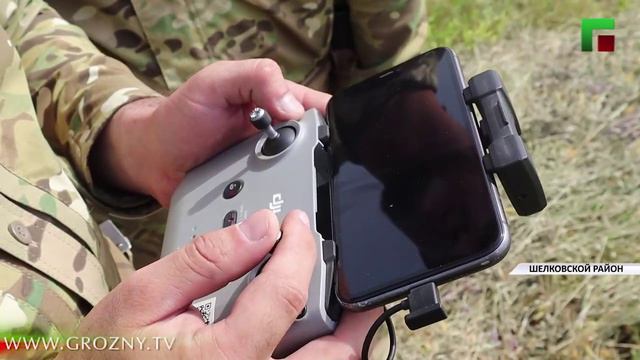 Сотрудники ОМВД России по Шелковскому району проводят учения с БПЛА