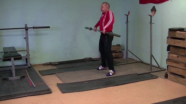 Мастер-класс. 1. Рывок плавно. 2.Подъём на грудь плавно. 3. Жим в п.п+ приседания в п.п..mp4