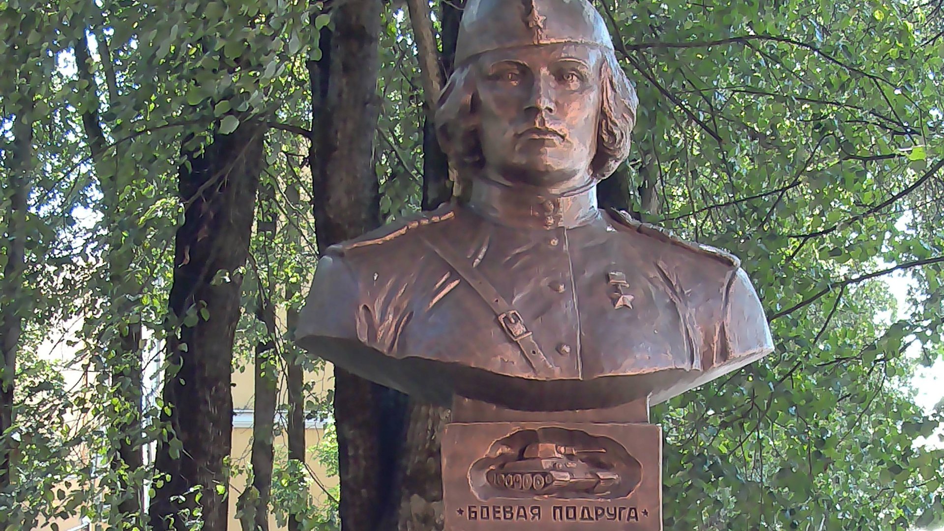 Командир и водитель танка "Боевая Подруга" Мария Октябрьская.