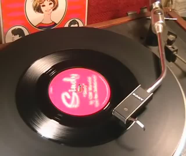 Cliff Warwick & The Dollybeats - Sindy - 1966