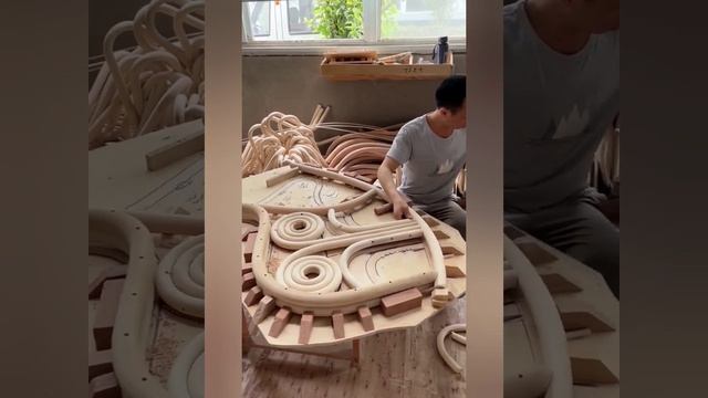 А вы знали? Если дерево пропарить, то оно станет как пластилин.