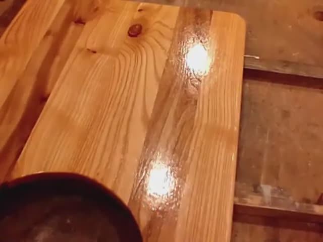 Разделочная доска для быстрого сметания продуктов в тарелку .