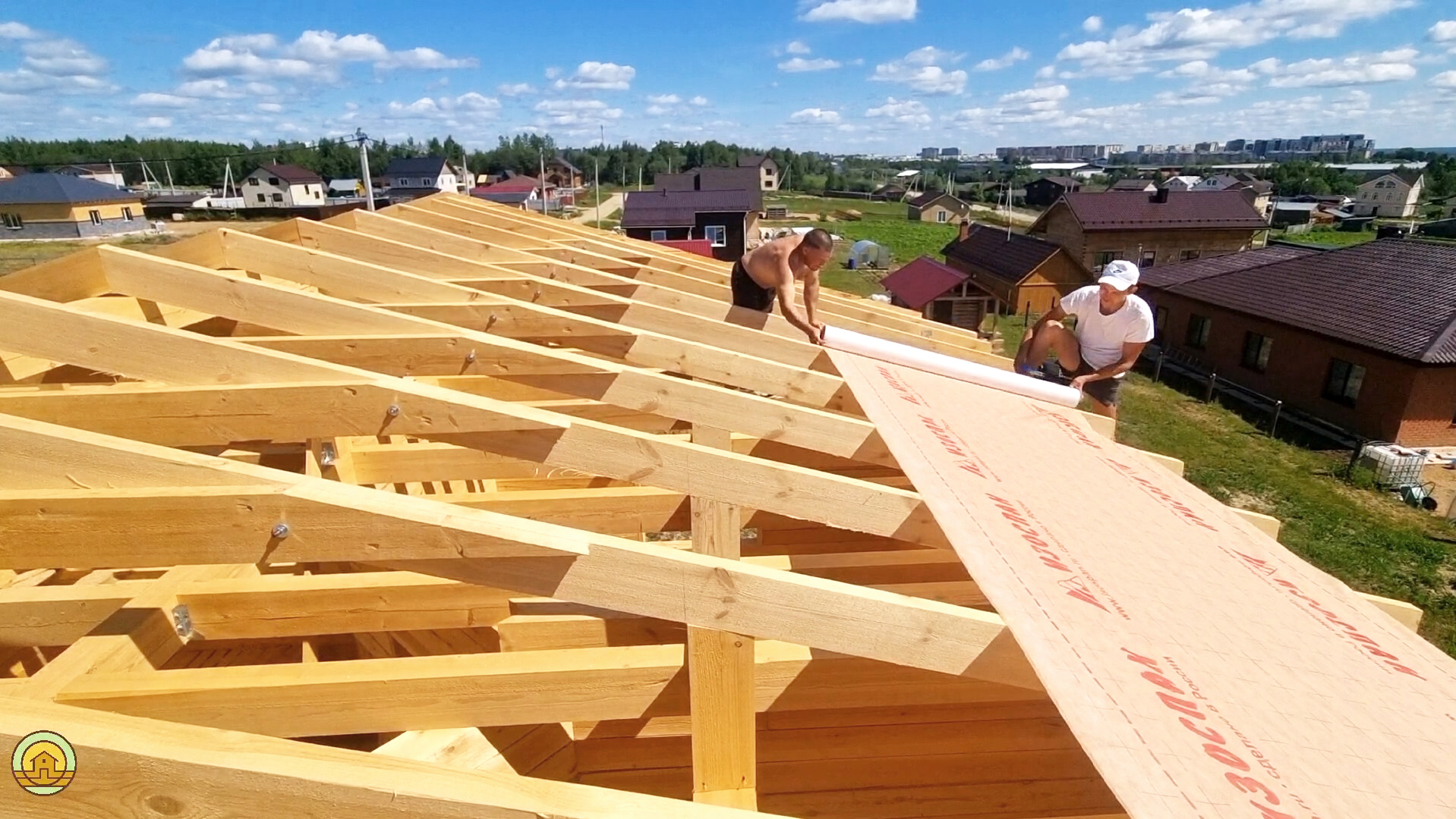 Процесс строительства дома из бруса 10 на 10 в Сыктывкаре. Организация работы Центра Домостроения