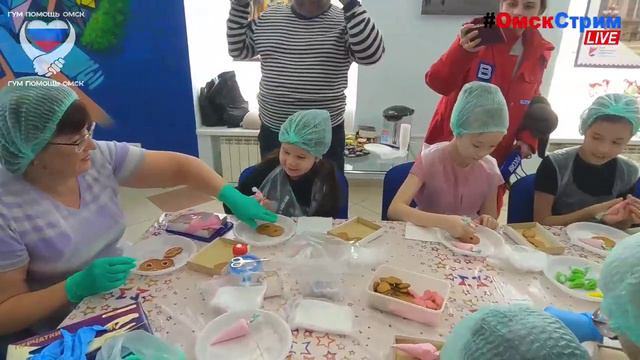 Сегодня представляем волонтерское движение "Гум помощь Омск" мастер-классы по росписи пряников и изг