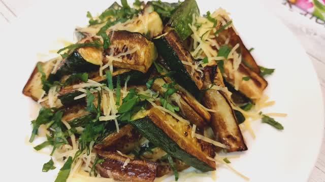 Цукини на сковороде! Рецепт для тех, у кого нет времени на изыски!