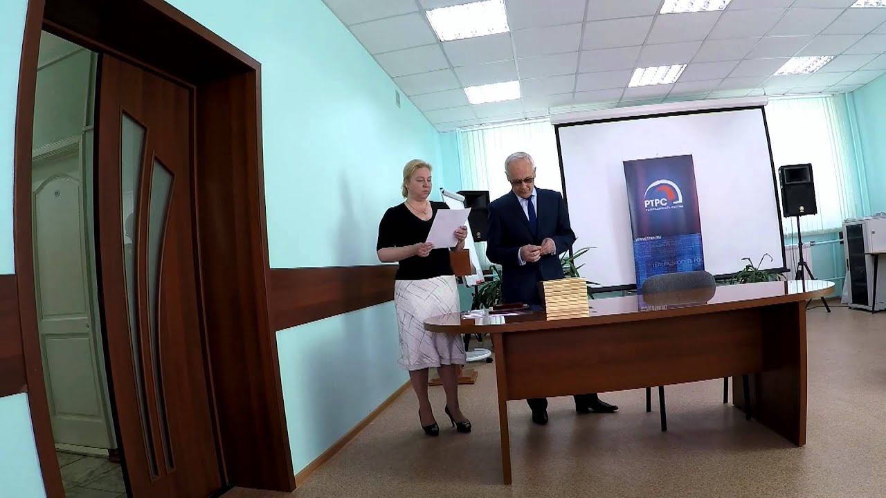 Награждение значком "Почетный радист" главного инженера красноярского филиала РТРС Артема Бусовикова