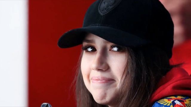 Загитова смущенно улыбалась и кусала губкы Как Алина болела за сборную России