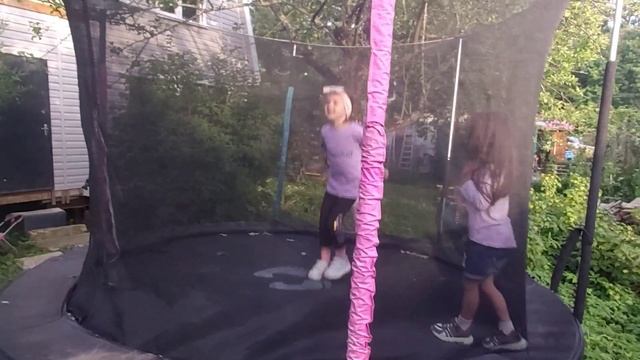 Детский батут для дачи.