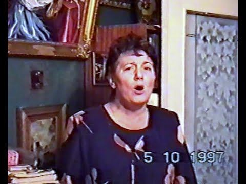 "Опавшие листья" (запись 1997 г.). Поёт Валентина Попова, аккомпанирует Дьяченко Марина Петровна.