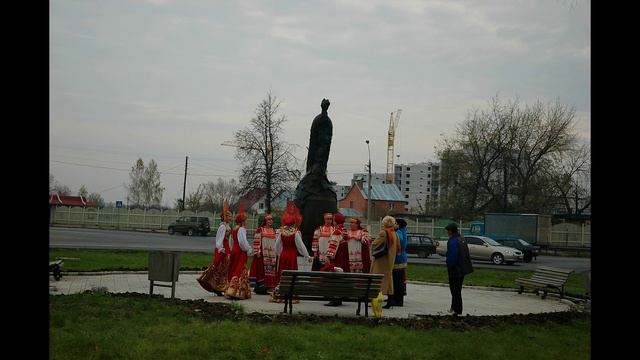 Луховицы Памятник Огурцу