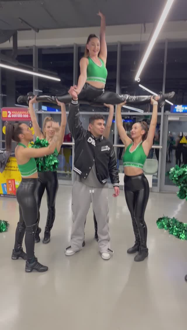 Субо и группа поддержки ХК «Юнисон-Москва»