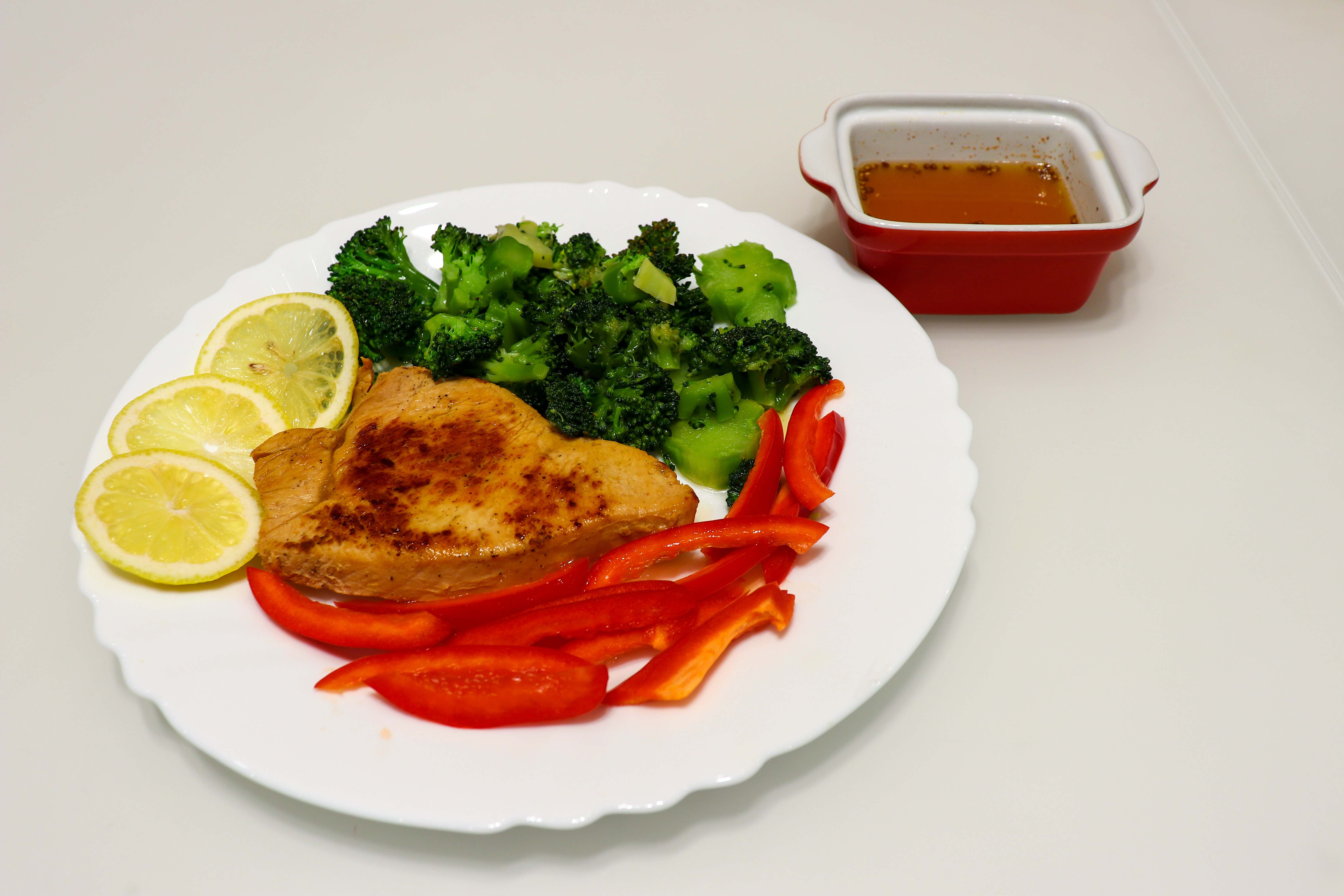 Отбивная из индейки с кисло-сладким соусом