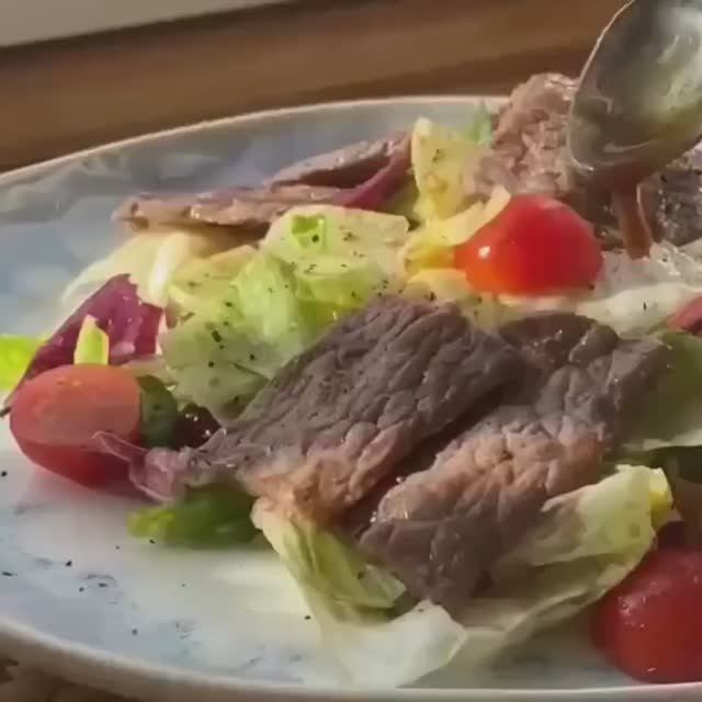 Салат со стейком