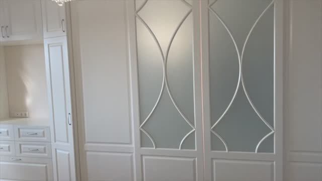 Изготовили встроенный шкаф и гардеробную из МДФ эмали