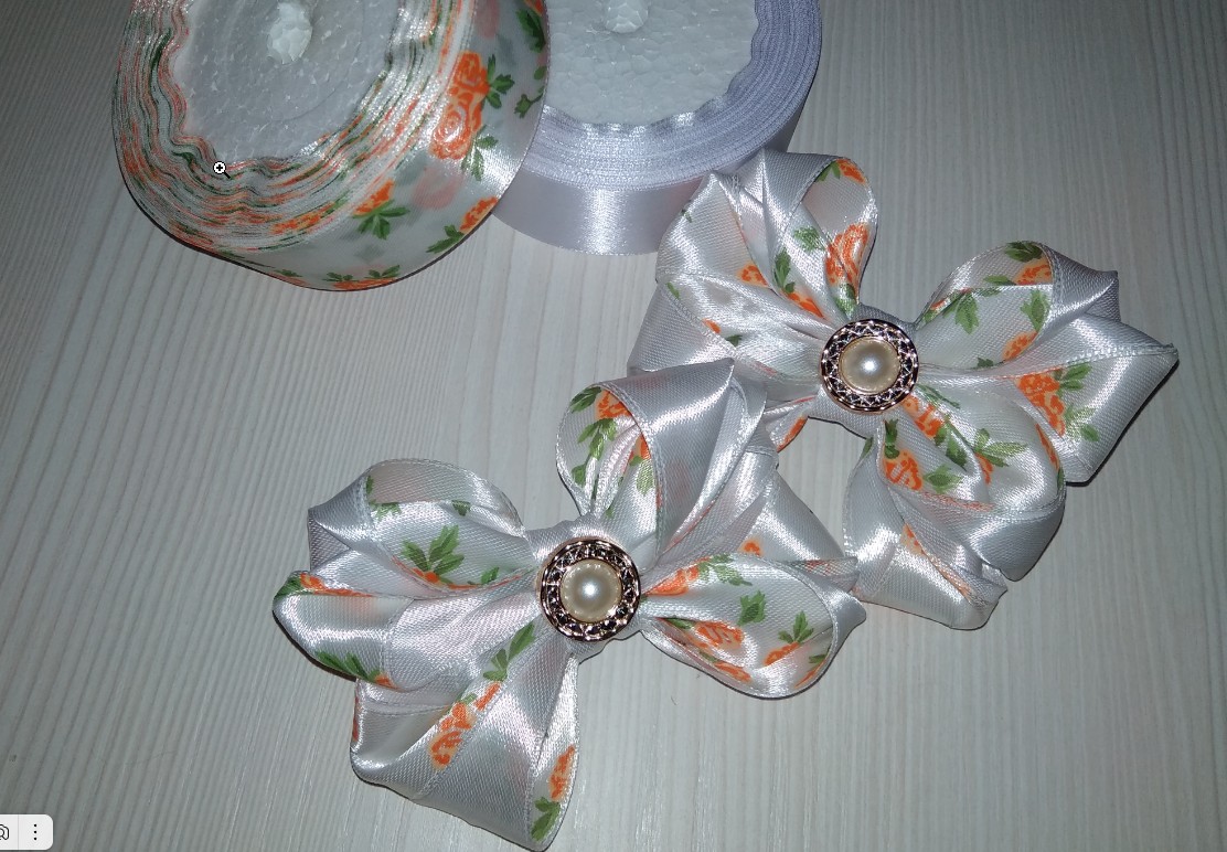 #Бантики ? с розами из атласных лент  2,5 см