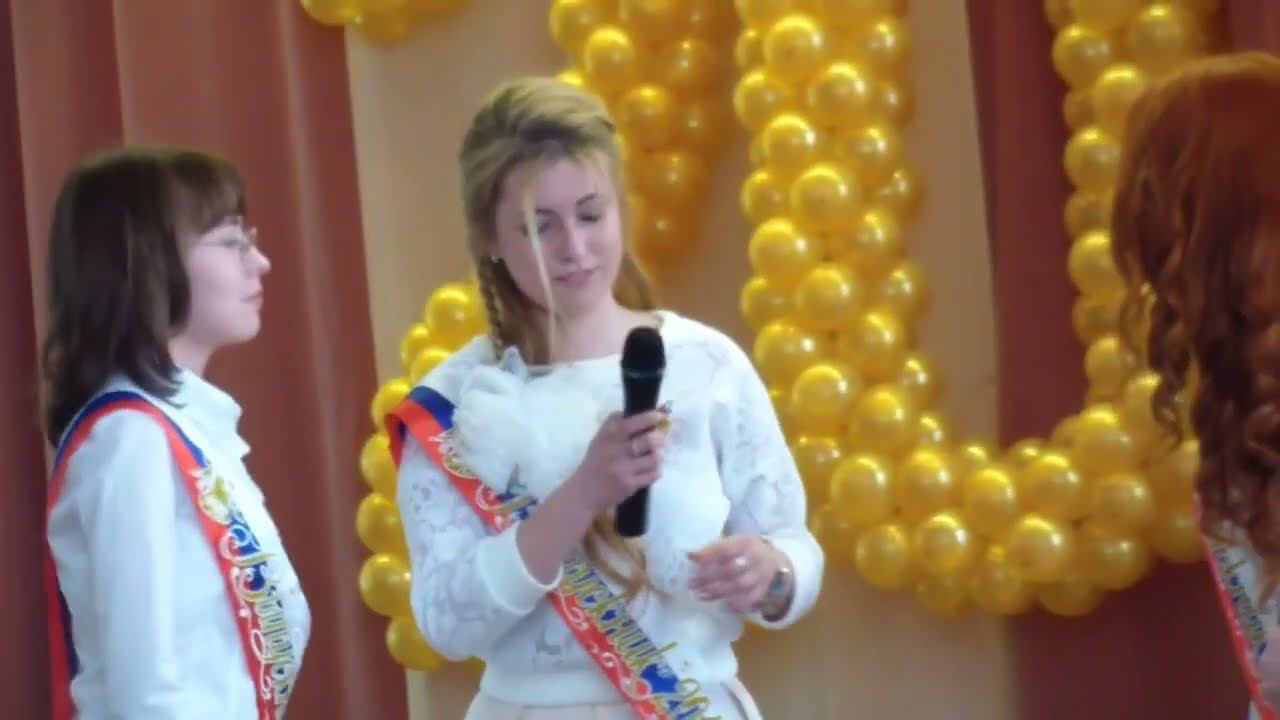 Последний звонок-2015. Две старушки рассказывают сказку