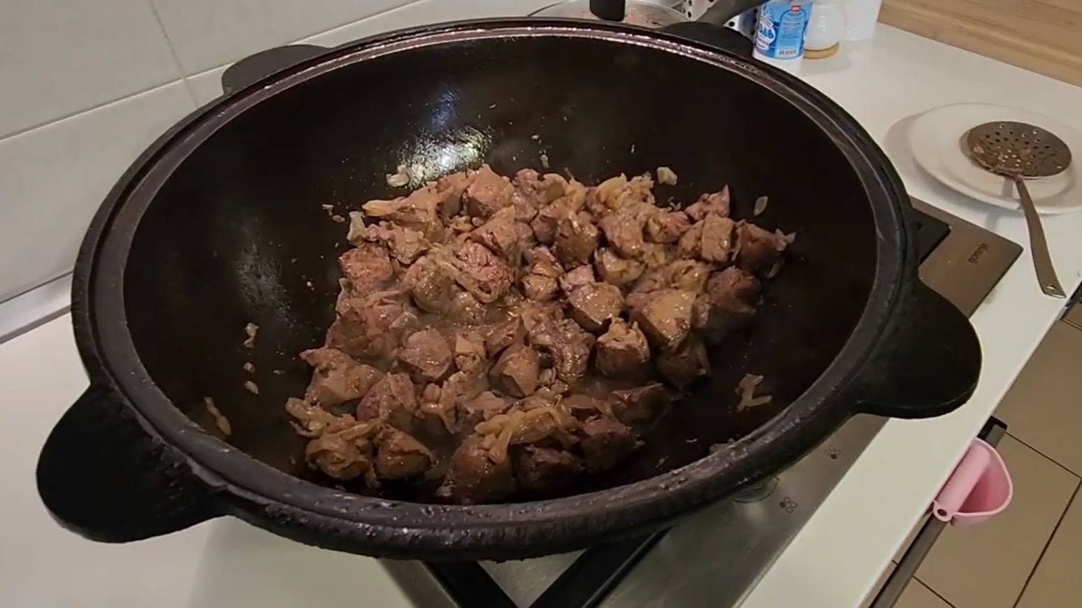 Говяжья печень по-узбекски в казане _ ужин за 7 минут #узбекскийказан #4K