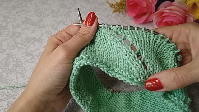 Ровная цепочка без ступенек при убавлении петель с наклоном влево при круговом вязании.