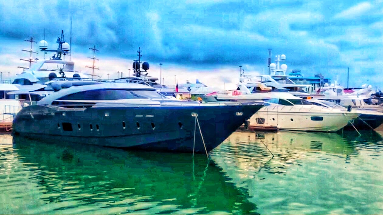 Морской порт Сочи. Прогулка вдоль яхт и катеров