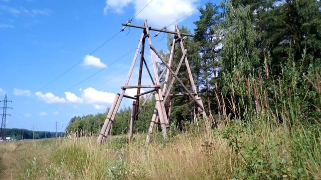 Деревянная опора ЛЭП. Июль 2022