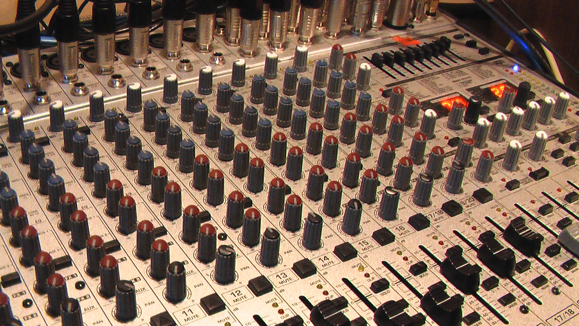 Рабочее место звукорежиссёра музыка Виктор Анохин #musicanokhinviktor #instrumentalmusic #music