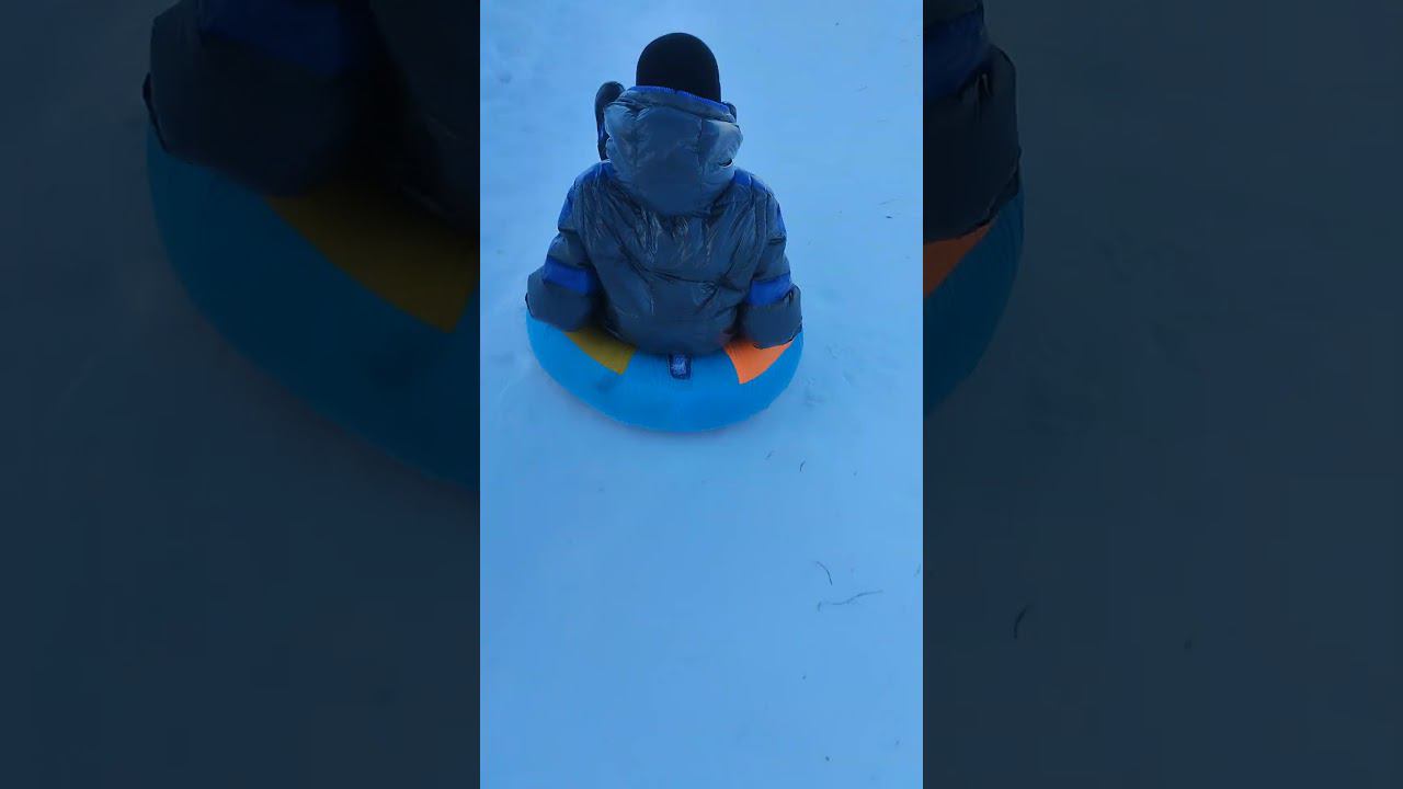 Сын летит на ватрухе)