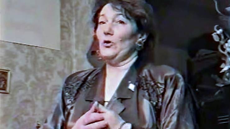 "Хризантемы" (запись 1997 г). Поёт Попова Валентина Фёдоровна, за ф-но – Дьяченко Марина Петровна.