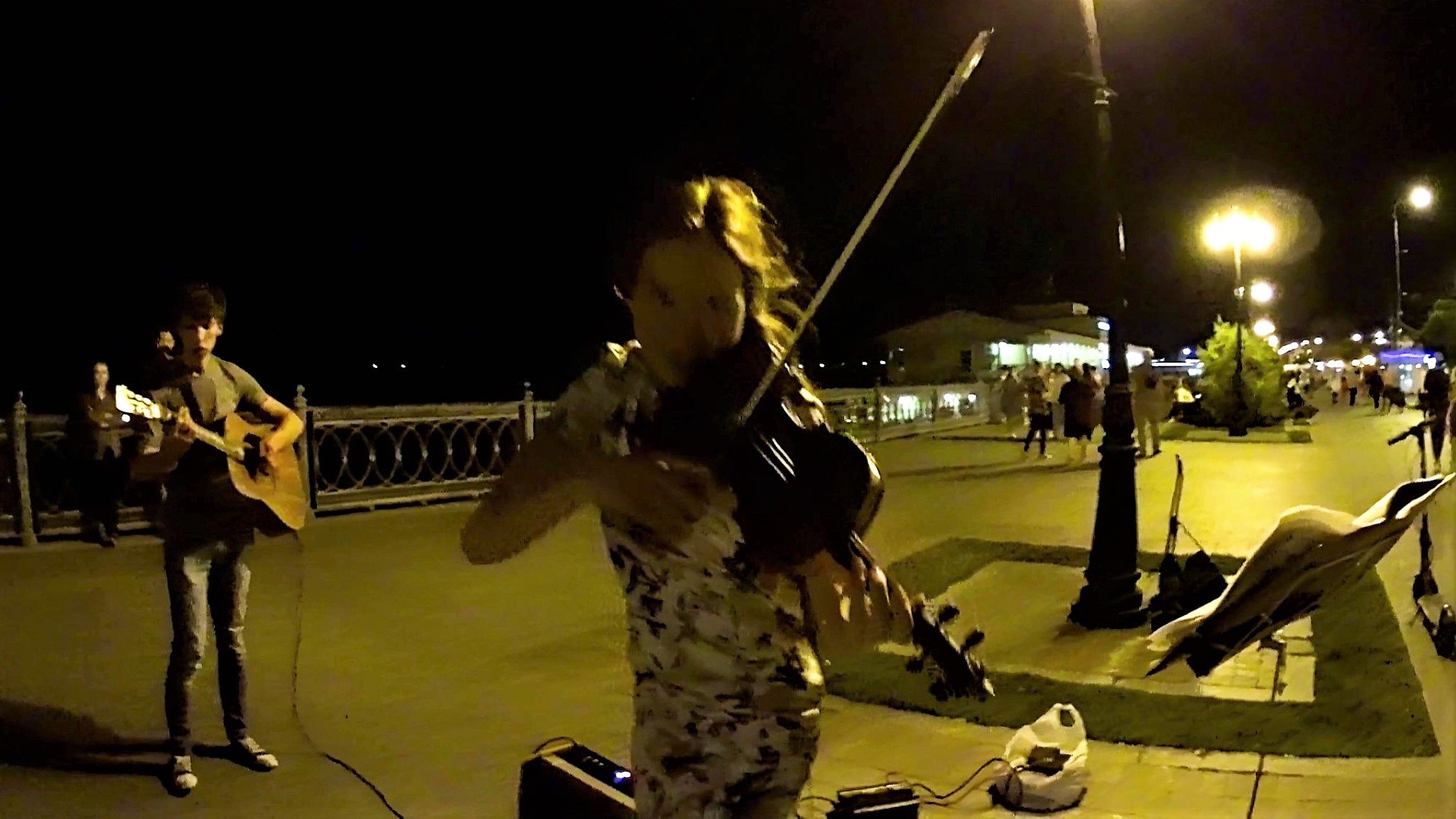 Песня Джона Леннона.Yesterday в исполнении уличных музыкантов