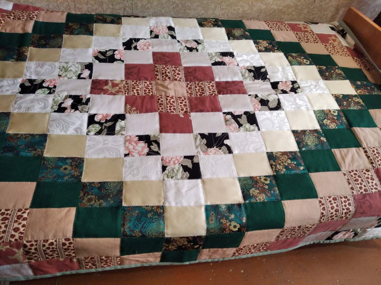 Покрывало лоскутное .