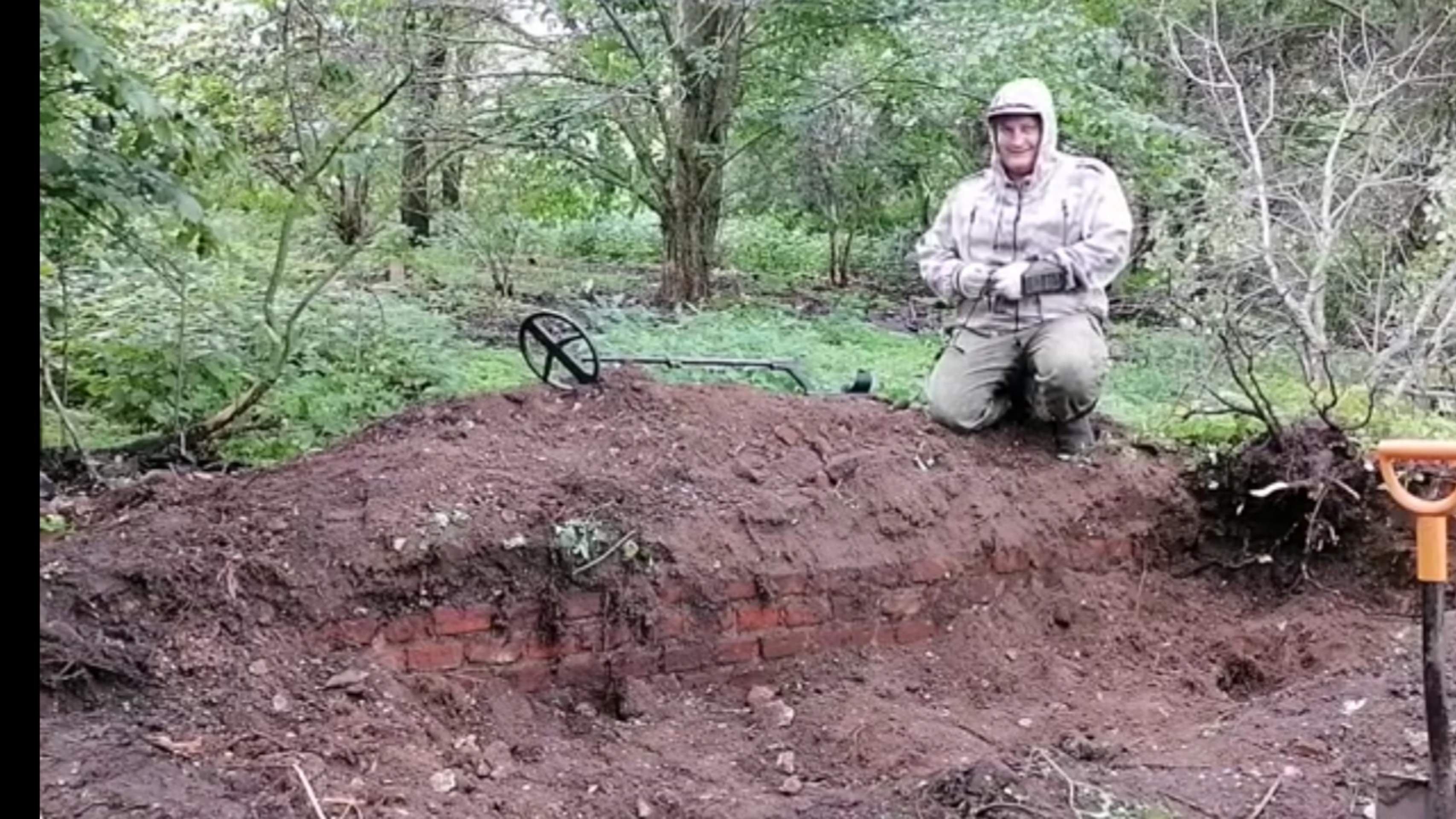 ИХ ЗДЕСЬ МНОГО.