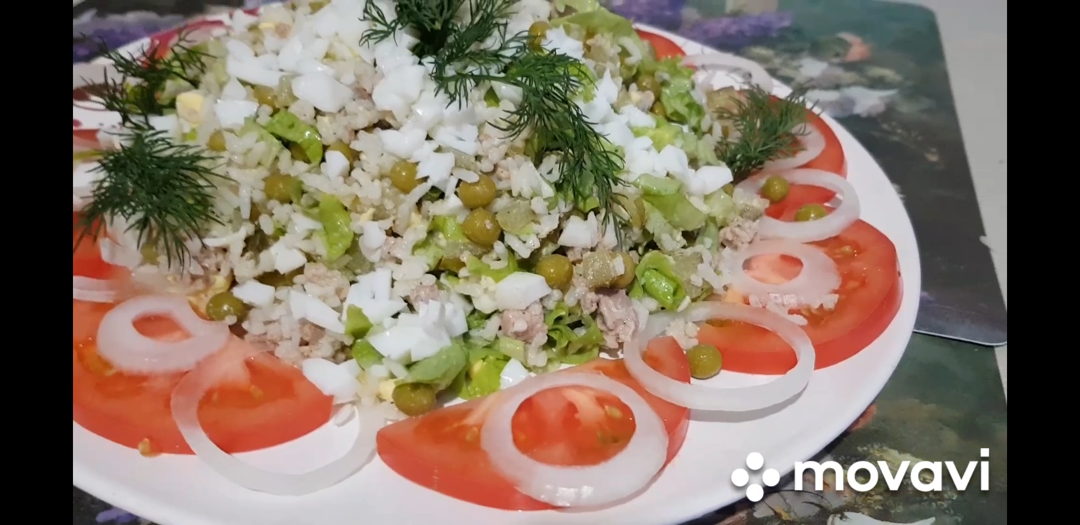 Салат из печени трески с рисом.