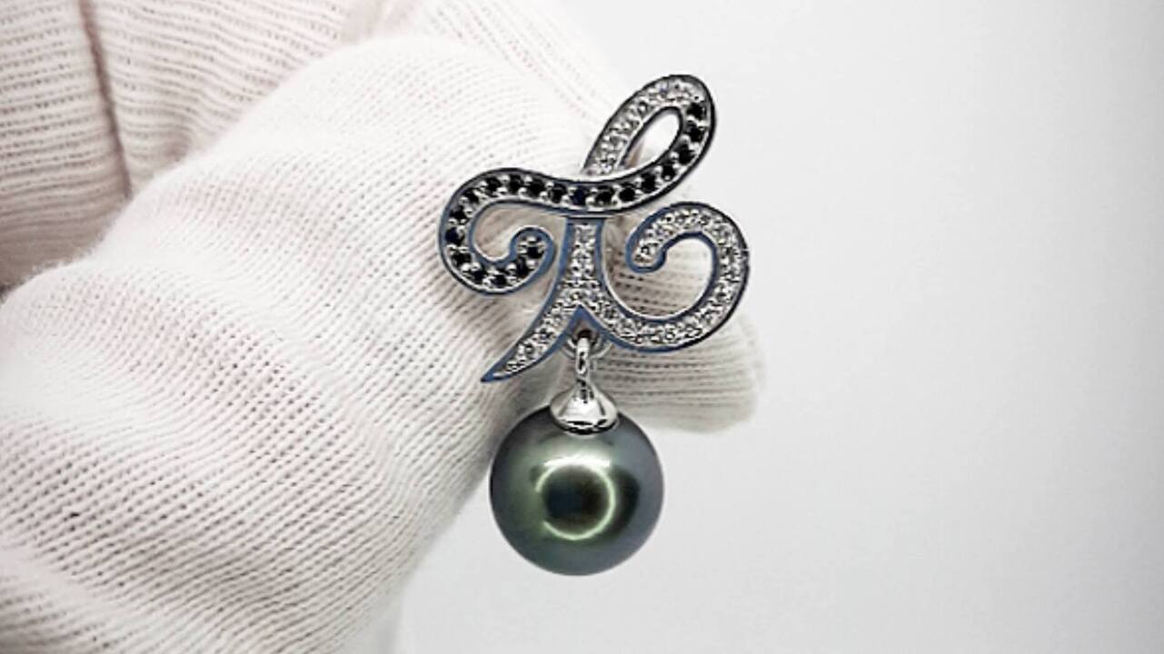 Подвеска с черным жемчугом