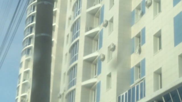 Опасный дом в центре города. Такие дома лучше одходить стороной.