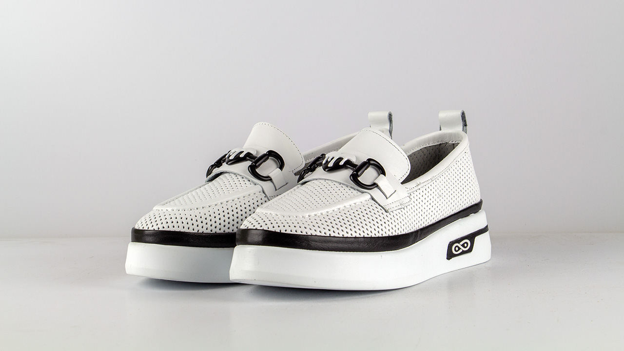 Лоаферы Corta Mussi женские белые 05-1-R-2