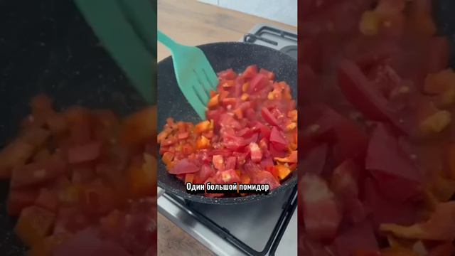 Шакшука на сковороде от HelperHouse -  быстрый завтрак для всей семьи!