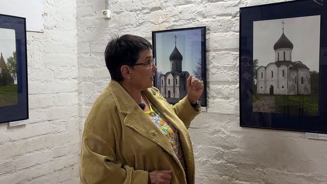 Видеоэкскурсию по выставке архитектурных фотографий