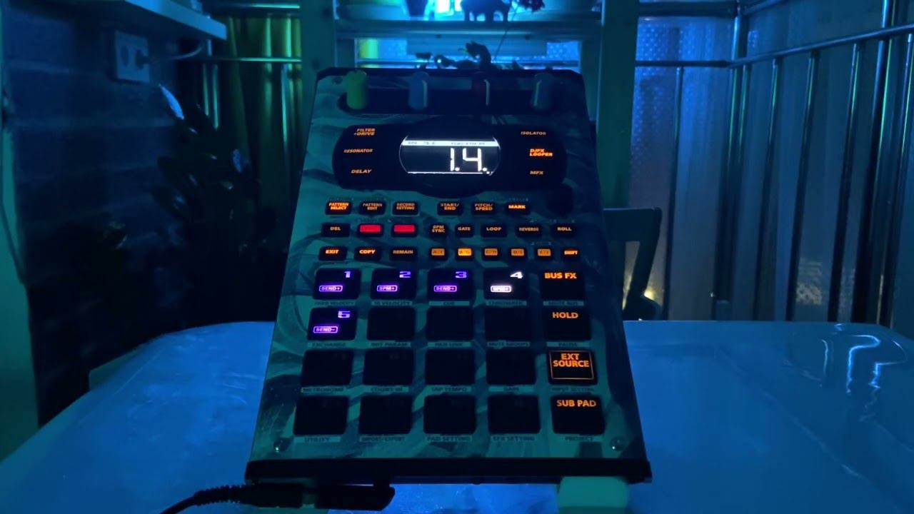 Roland SP-404 MK2 _ Chill beat Soviet music samples