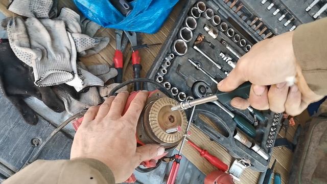 как снять крыльчатку с водяного насоса?