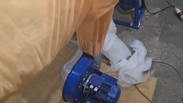 Измельчитель дробилка синтепона на МИ-500р плюс пневмотранспорт.mp4