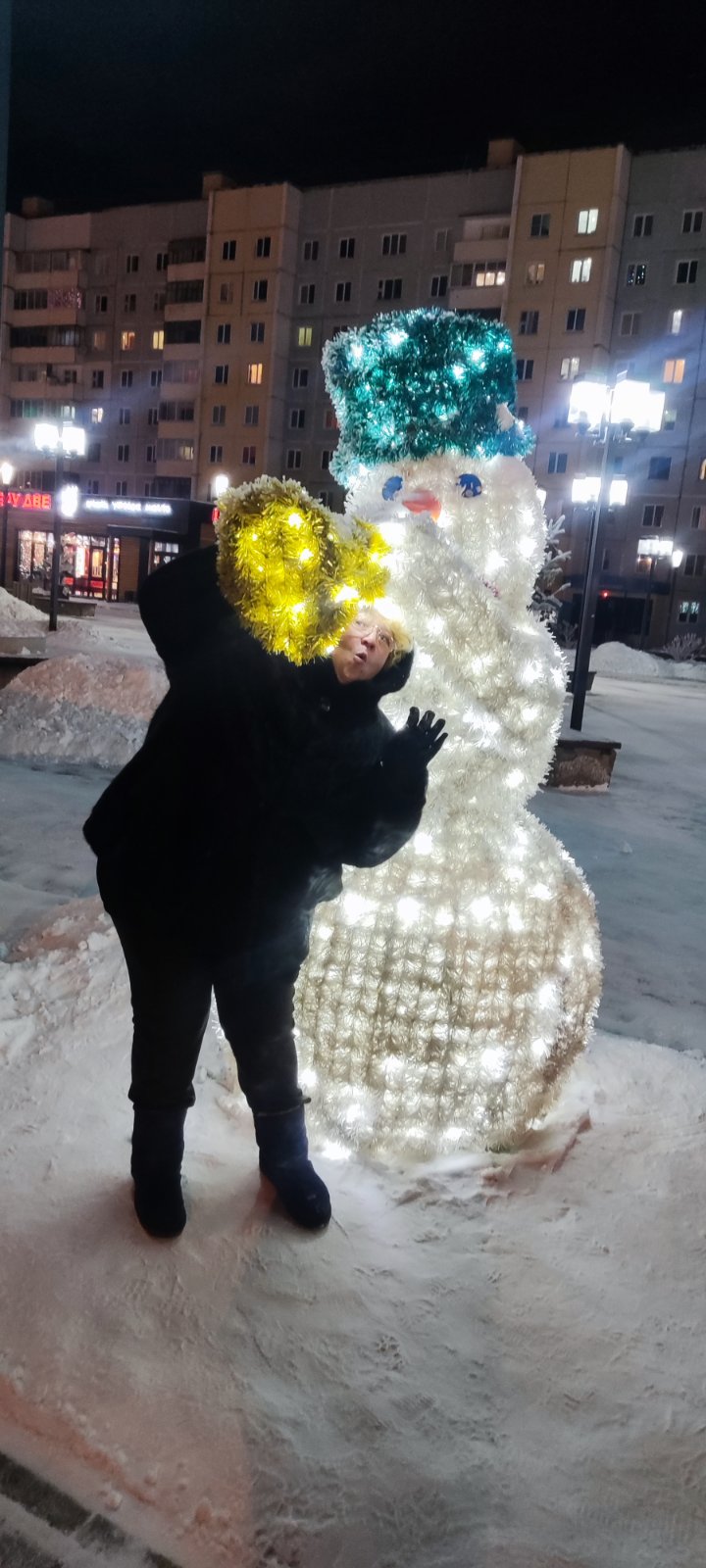 помогаем снеговику веселить народ Братск Сибирь