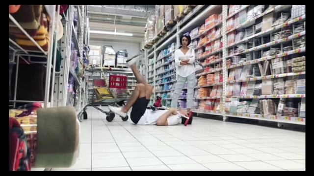 мать и магазин